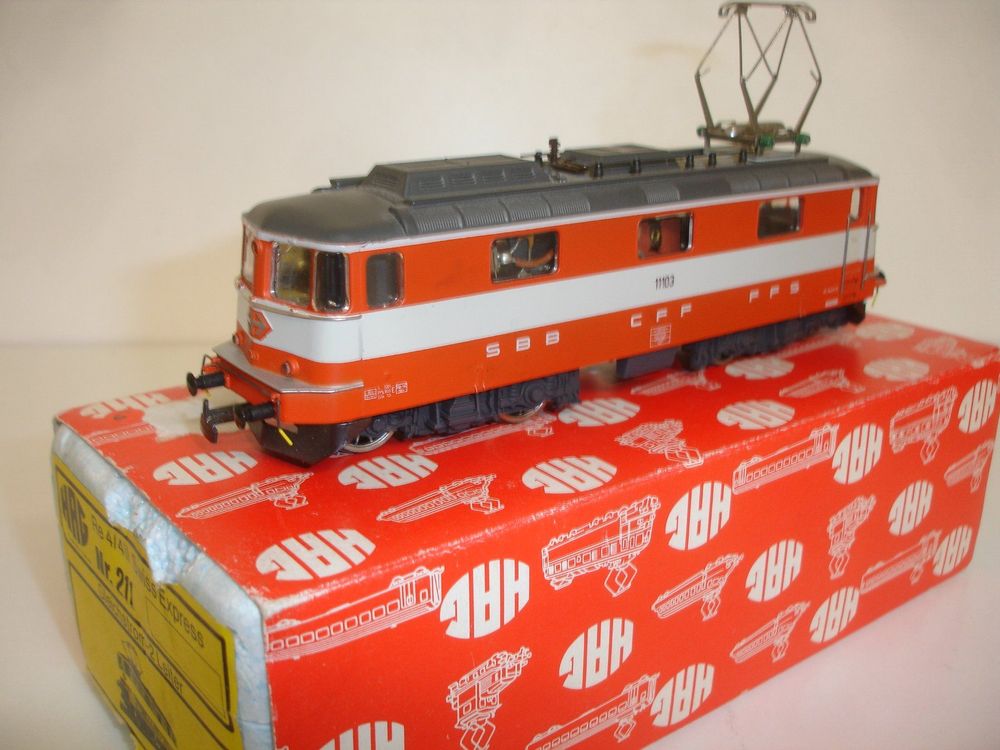 HAG: 211 Lokomotive Re 4/4 II "Swiss Express" SBB (Gebraucht) in Fontaines NE für CHF 111 – mit ...