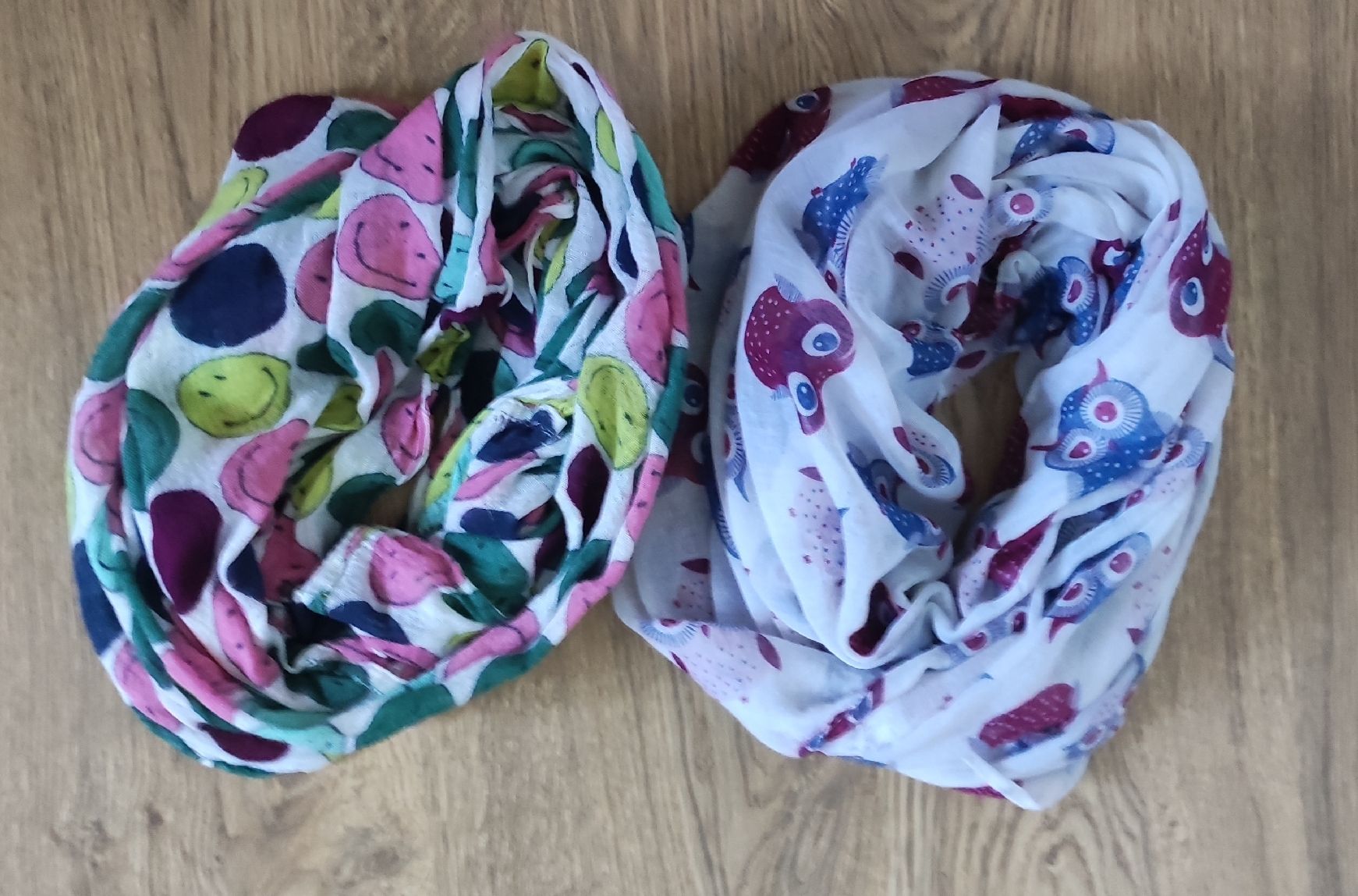 2er Set: Loop-Schals mit Eulen und Smileys (Gebraucht) in Winterthur für CHF 2 – mit Lieferung ...