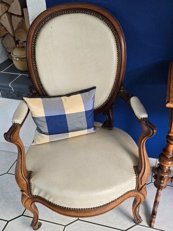 zwei antike Stühle / Sessel mit Armlehnen zu verkaufen! (Gebraucht) in Altnau für CHF 185 – nur ...