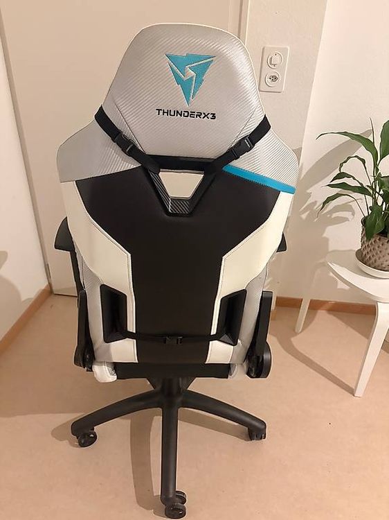ThunderX3 Gaming-Stuhl ? verstellbar, mit Nacken- & Lendenki (Gebraucht ...