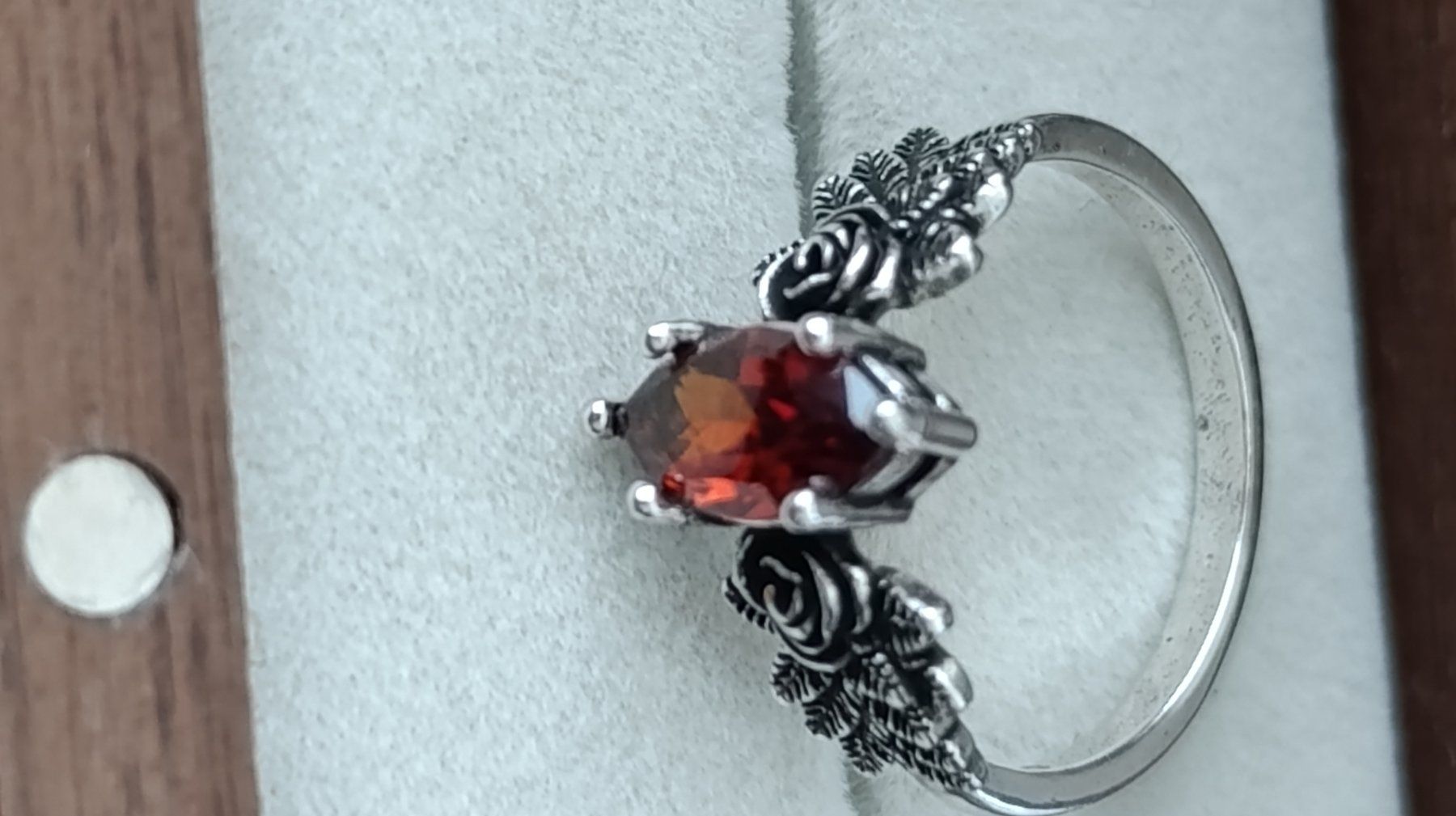 Bague vintage argentée avec pierre rouge, taille 52💍 (D'occasion) à ...