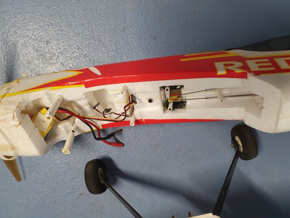 3D Flieger Robbe Red Hawk mit Motor,Regler,Schrauben, Servos (Defekt ...