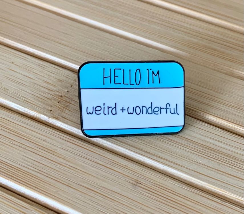 Lustiger Pin Nametag Hello, I‘m weird + wonderful | Kaufen auf Ricardo