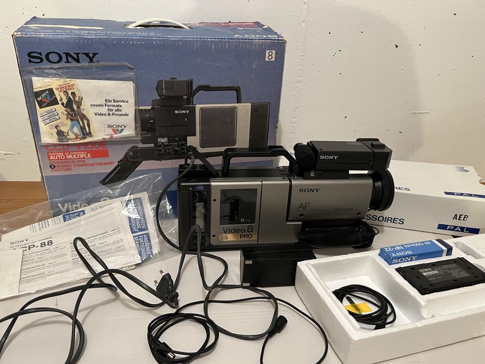 Sony Video 8 PRO CCD-V100E Videokamera Vintage OVP (Gebraucht) in ...