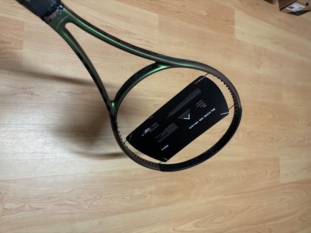 Wilson Blade 305g Griff 3 (Neu und originalverpackt) in Schinznach bad ...