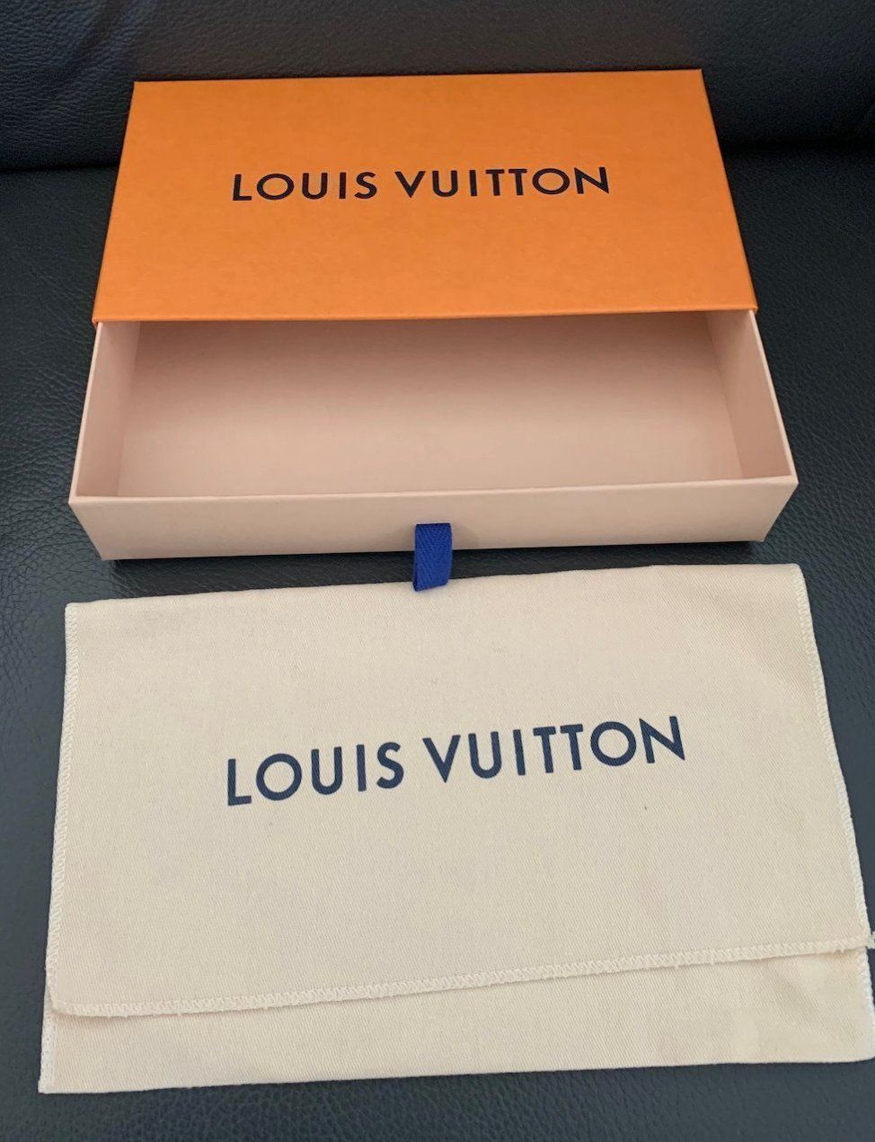 ️ Louis Vuitton Box und Staubbeutel (Neu (gemäss Beschreibung)) in Steinhausen für CHF 33 – mit ...