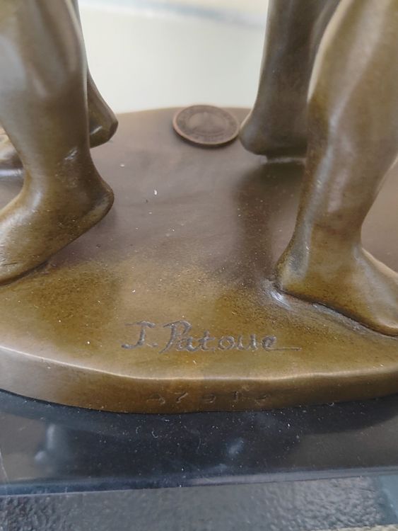WER IST DER STÄRKERE 2 BURSCHEN BRONZEFIGUR SIGN. J PATOUE (Gebraucht ...