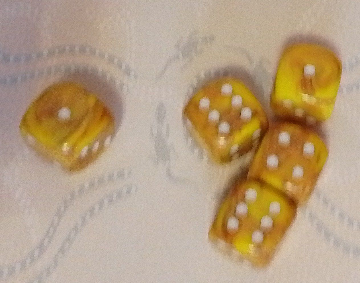 5 Würfel mit pearloptik gelb / Ersatz Würfel Spiel (Gebraucht) in ...