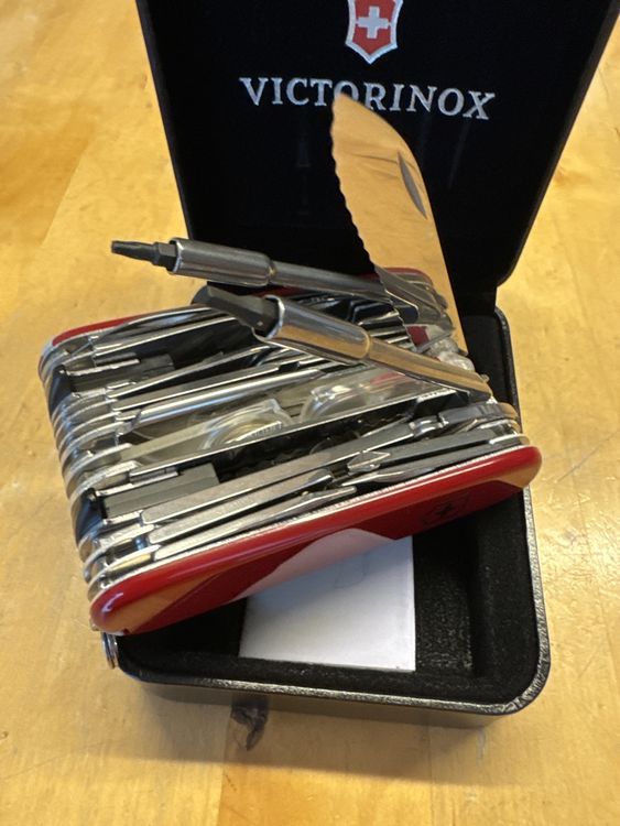 Victorinox XXL Sackmesser Taschenmesser (Neu und originalverpackt) in Kerns für CHF 350 – mit ...