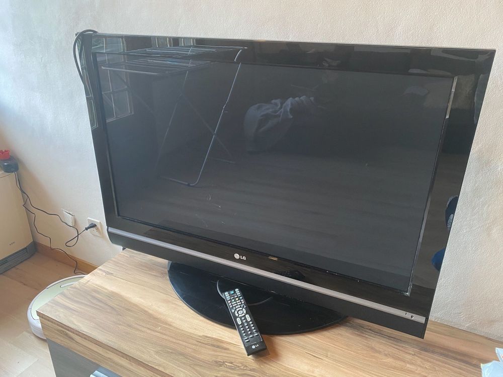 LG Fernseher (Gebraucht) in für CHF 1 – nur Abholung auf Ricardo kaufen