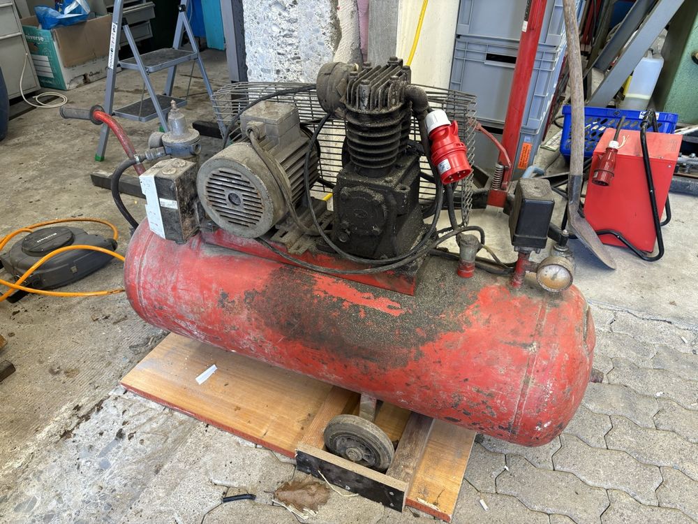 Kompressor 8 Bar 100 Liter (Gebraucht) in Alten für CHF 100 – nur Abholung auf Ricardo kaufen