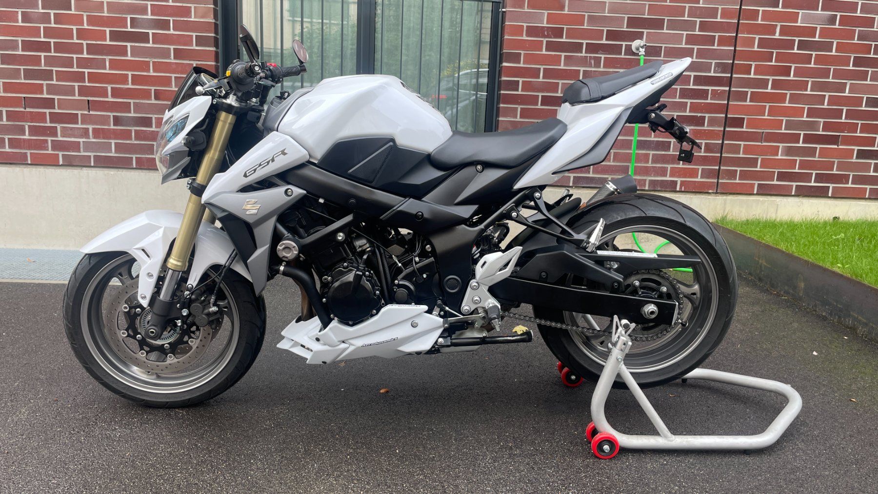 Suzuki GSR 750 Top Zustand viel Zubehör 35 kW vorhanden (Gebraucht) in ...
