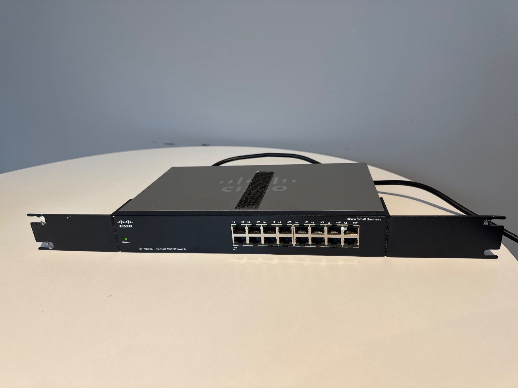 cisco switch sf 100-16 10/100 (Gebraucht) in Dietlikon für CHF 15 – mit Lieferung auf Ricardo kaufen
