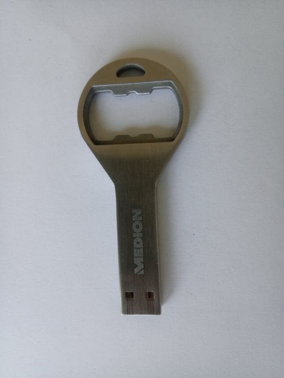 8 GB Flaschenöffner USB Stick von Medion (Gebraucht) in Winterthur für ...