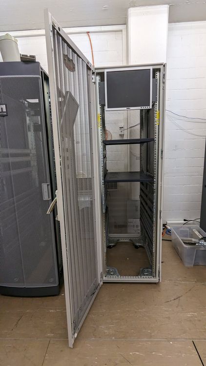 compaq Server Rack (Gebraucht) in Bettwil für CHF 2 – nur Abholung auf ...