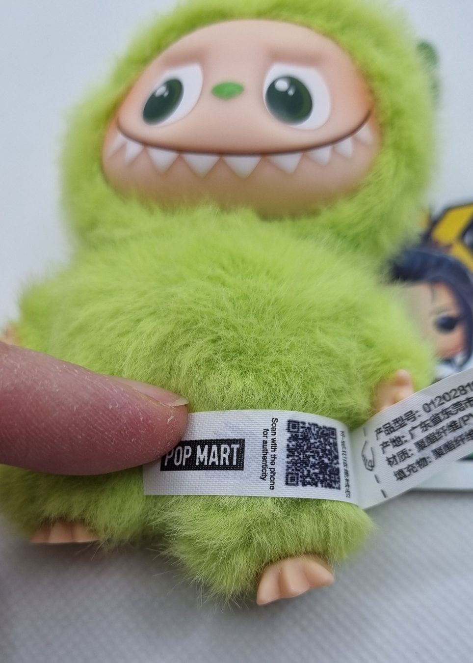 POP MART - Labubu (Monsters) Pin for Love V4 - Letter V (Neu (gemäss ...