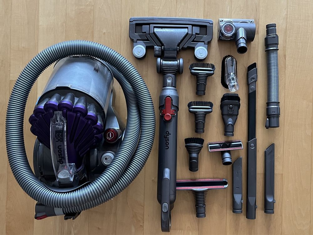 Dyson DC 23, Staubsauger mit viel Zubehör (Gebraucht) in Pfäffikon (ZH ...