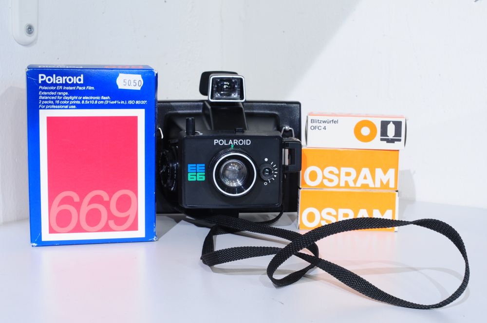 Polaroid Kamera EE66 mit Zubehör defekt | Kaufen auf Ricardo