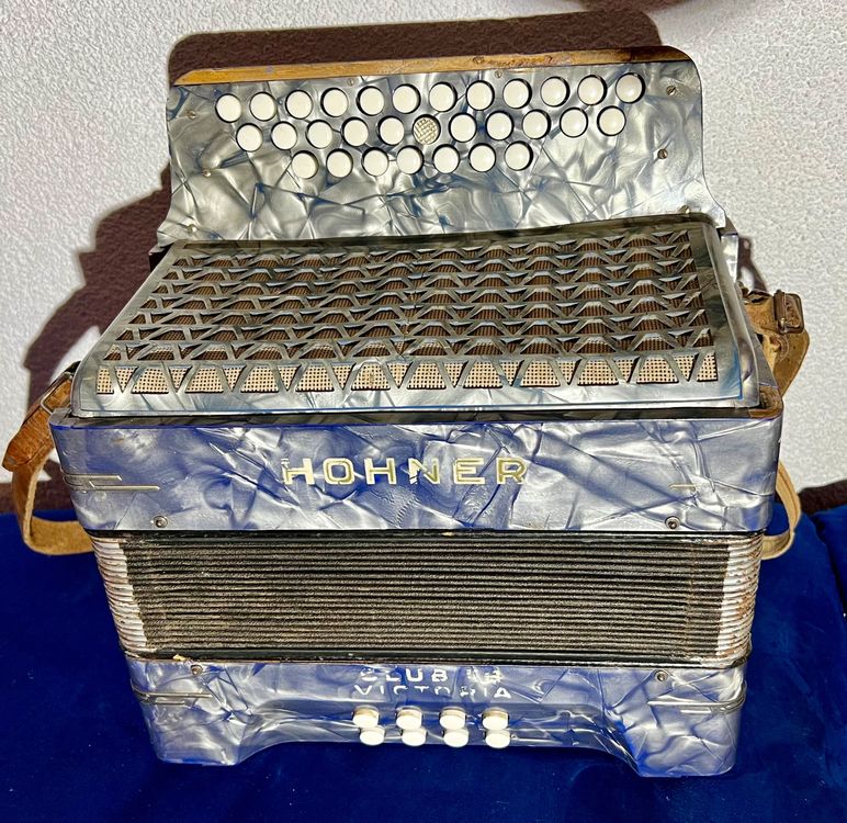Hohner Club II B - Victoria - ohne Koffer - (Defekt) in Oberglatt ZH ...