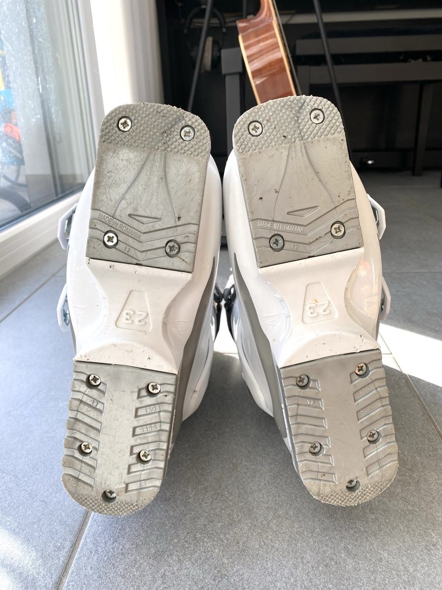 Salomon Damen/Mädchen Skischuhen Gr. 23 (Gebraucht) in Bauma für CHF 25 ...