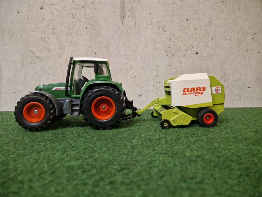 Siku 2965 Fendt 712 Vario mit Claas Ballenpresse 2268 1:32 (Gebraucht) in Wattenwil für CHF 28 ...