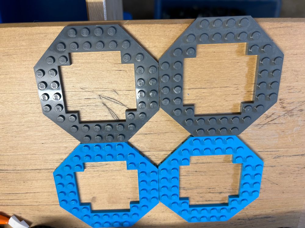 Lego 4x Platte 10x10 achteckig (29159) (Gebraucht) in Müntschemier für ...