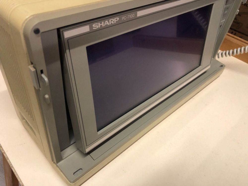 Nostalgie „SHARP PC-7100“ 1980er Jahre (Gebraucht) in Bern für CHF 675 ...