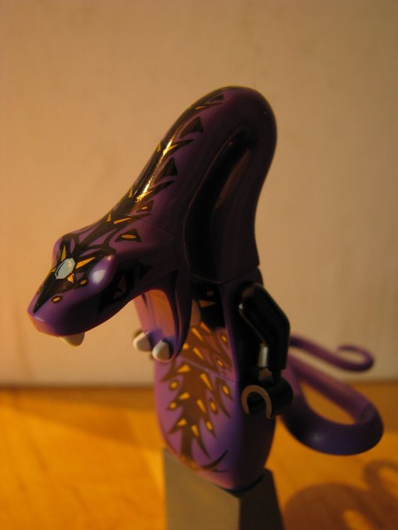 Lego Minifigur Pythor Chumsworth - Purple with Black | Kaufen auf Ricardo