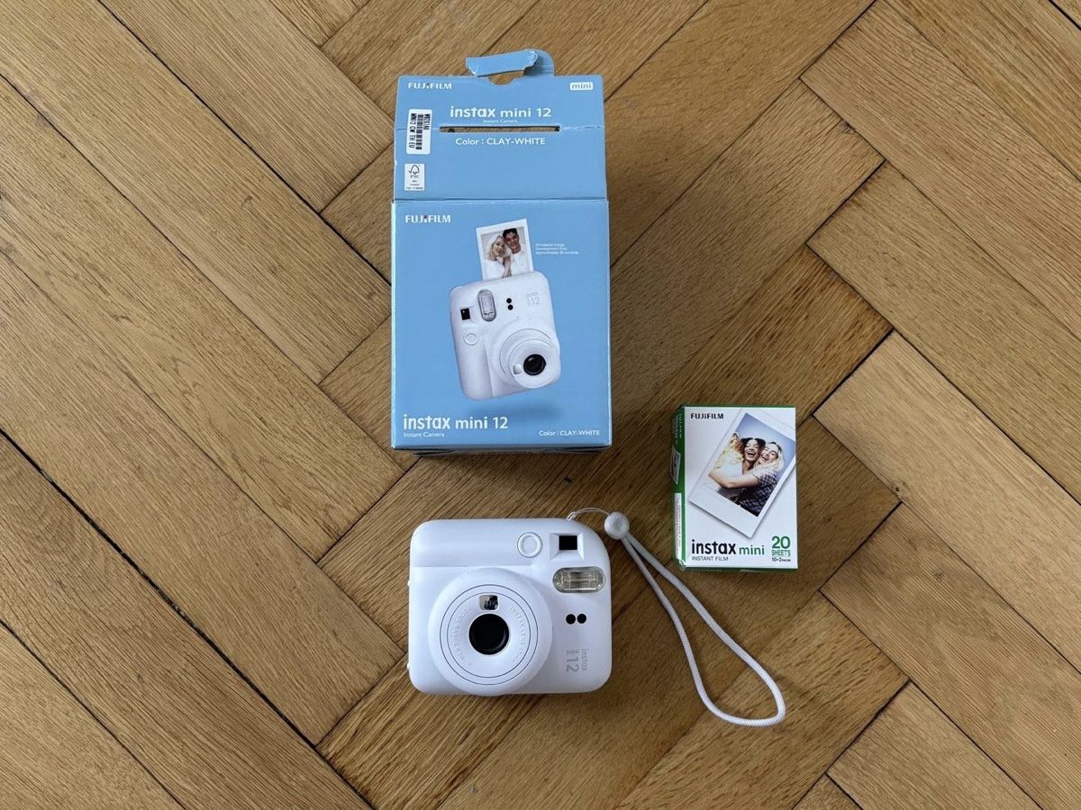 Fujifilm instax mini 12 (Clay White) + Instax Mini Film 20 (Neu (gemäss ...
