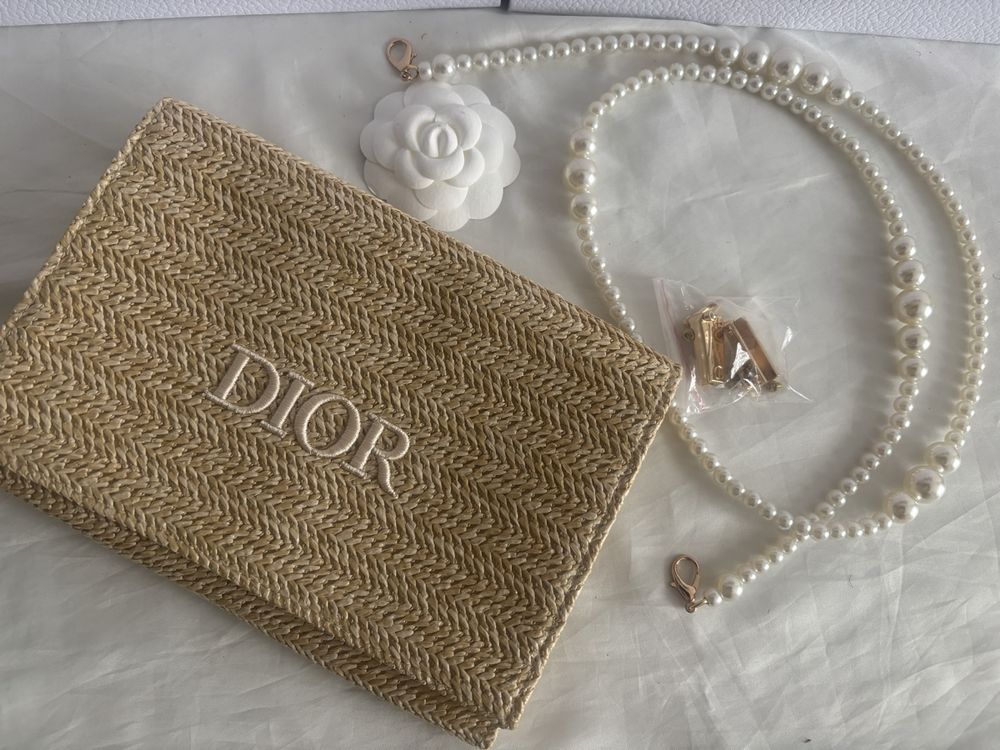 GWP Dior Stroh-Clutch mit Perlenkette Feb 23 (Neu und originalverpackt ...