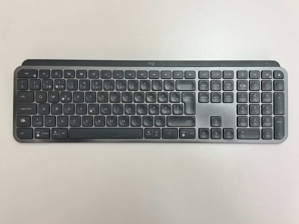 Wireless keyboard Logitch MX Keys with Swiss layout | Kaufen auf Ricardo