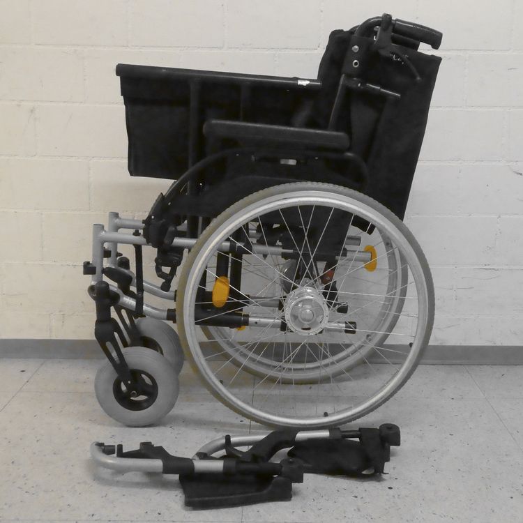 Rollstuhl Breezy SB 57 cm, bis 170 kg, nur CHF 309 (Gebraucht) in Lengnau für CHF 309 – mit ...