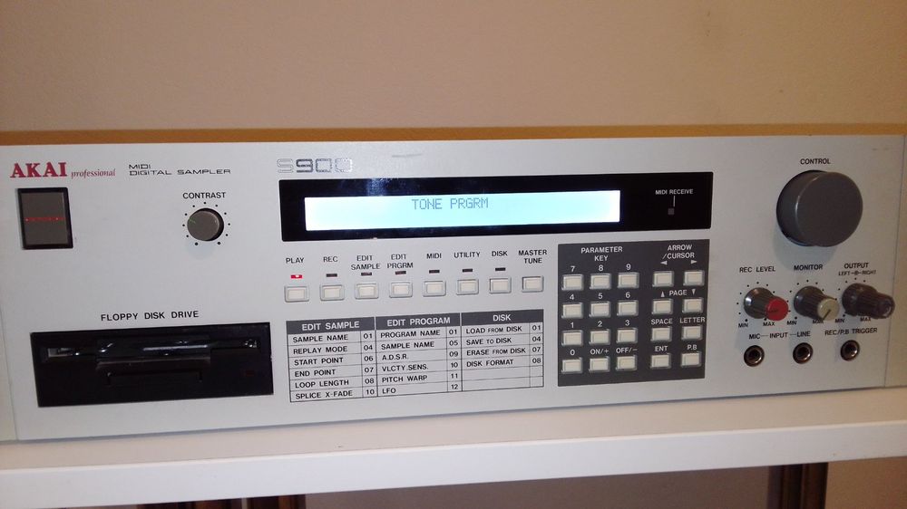 Akai S900 12 Bit Sampler, mit neuem Screen und OS 1.2 (Gebraucht) in ...