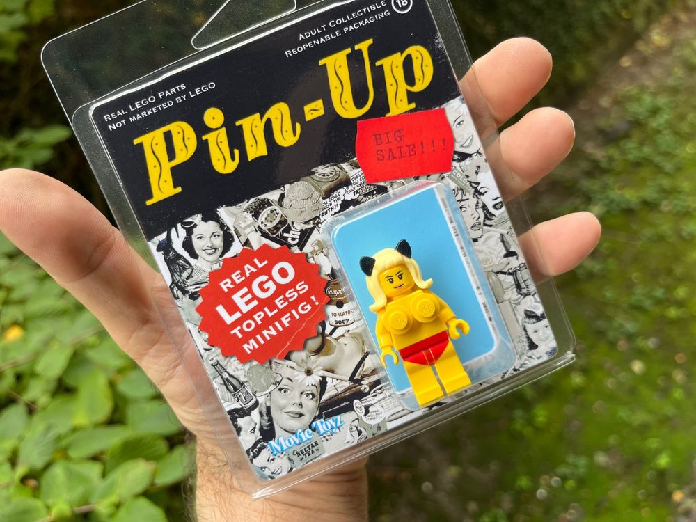 The LEGO Topless Pin-Up Minifigure [Cat's ears Style] (Neu (gemäss ...