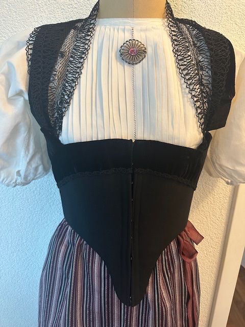 Tracht, Berner Tracht, Gotthelftracht, Gr. 38 (Gebraucht) in Hindelbank für CHF 890 – mit ...
