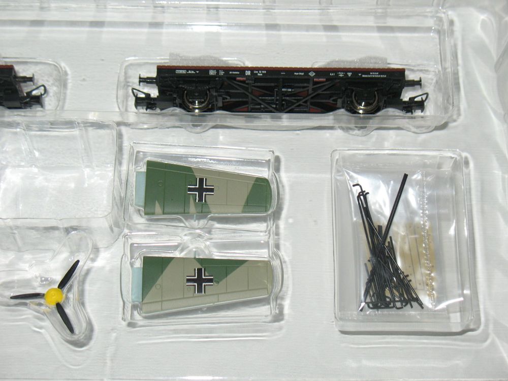 Wagenset Wehrmacht 5 mit Flugzeug ME 109 / H0 Liliput 240033 (Neu (gemäss Beschreibung)) in ...