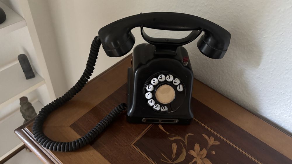 Telefon antik mit roter Verbindungstaste (Gebraucht) in Basel für CHF ...