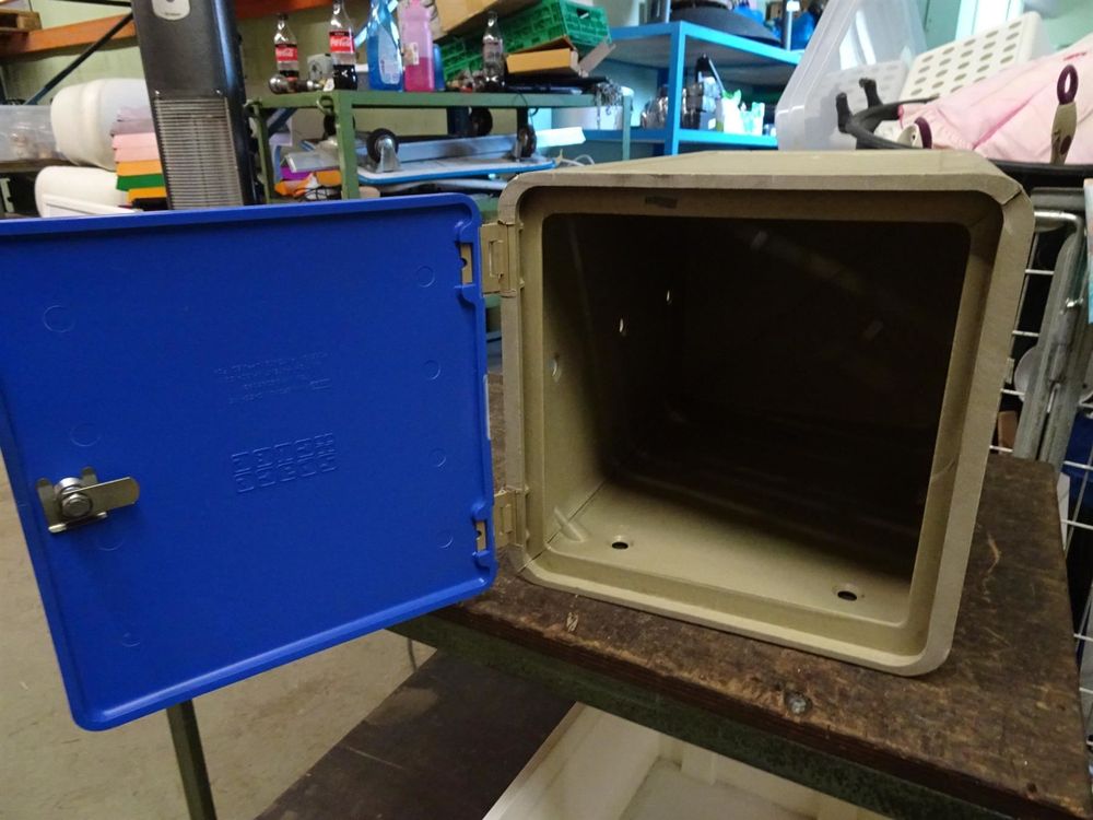 G379 Abschliessbare Kunststoff-Box ab1.- | Kaufen auf Ricardo