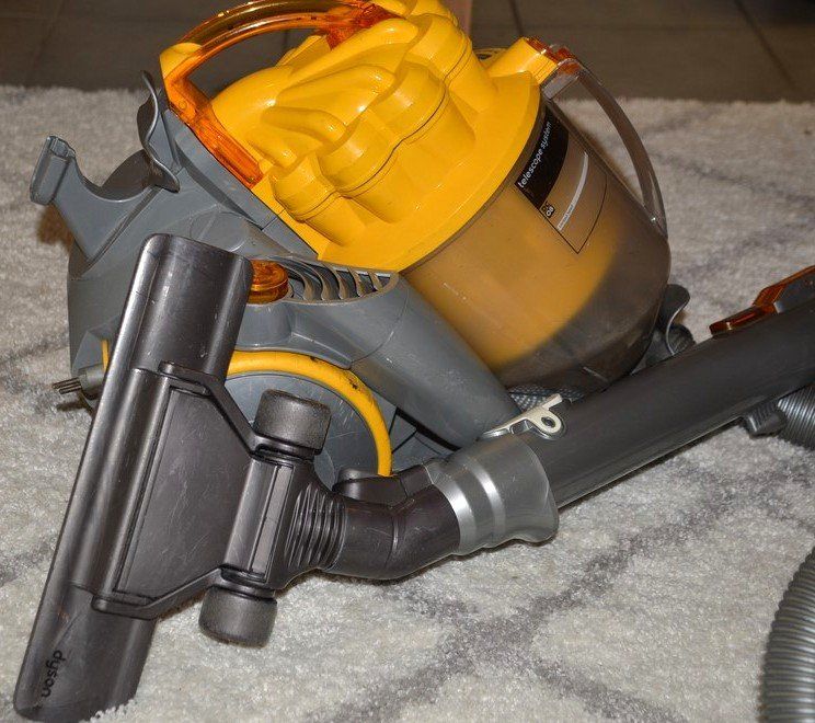 Dyson DC08 Staubsauger / aspirateur (Gebraucht) in Collonges für CHF ...