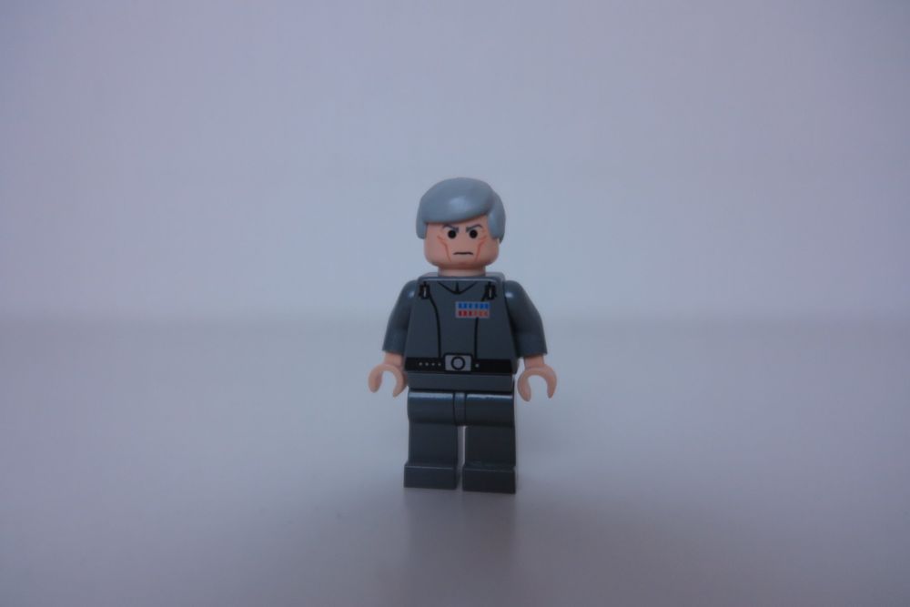 LEGO Minifigur Star Wars Grand Moff Tarkin Set 10188 (Gebraucht) in ...