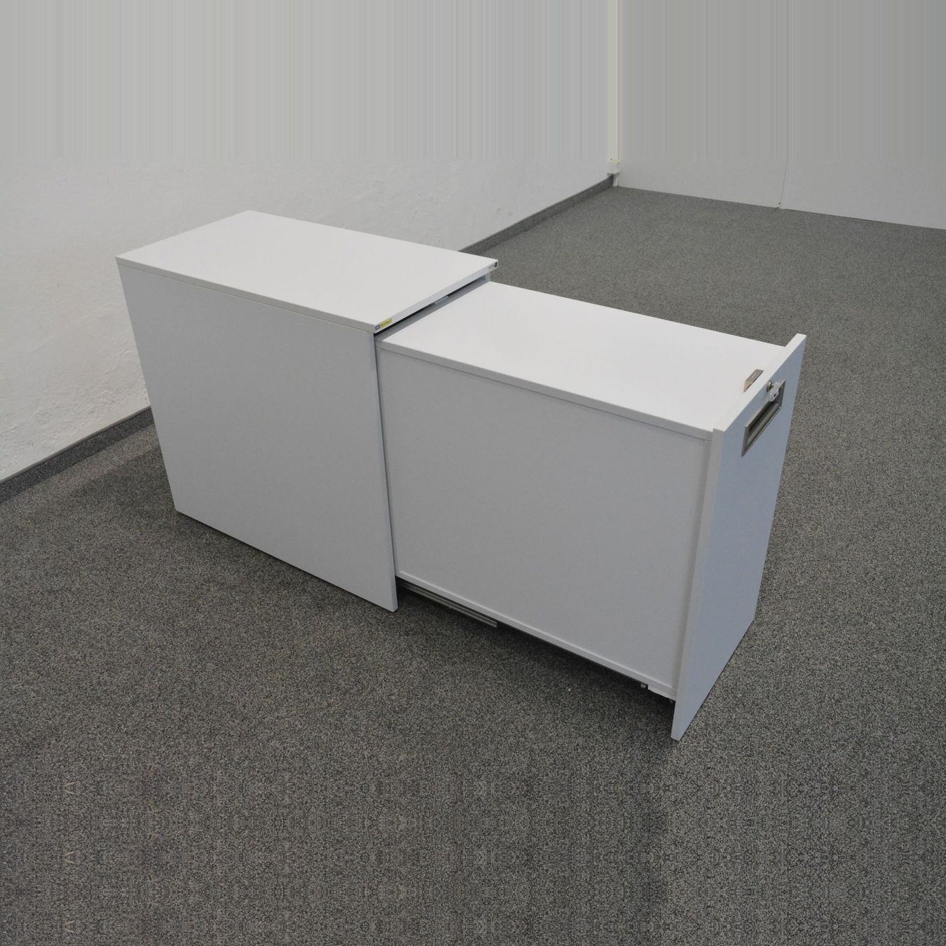 Sitag Apothekerschrank Öffnung rechts (Gebraucht) in Schönenwerd für CHF 290 – nur Abholung auf ...