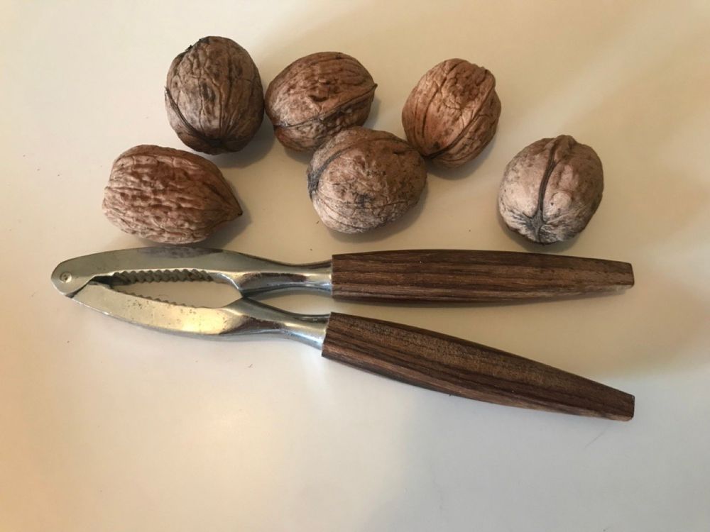Vintage Nussknacker mit schönem Holz Griff (Gebraucht) in Basel für CHF ...