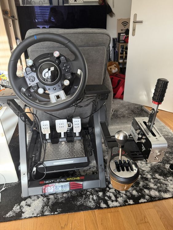 NEUWERTIGES SIM-RACING KOMPLETT-SETUP – Thrustmaster Gt ii (Neu (gemäss ...