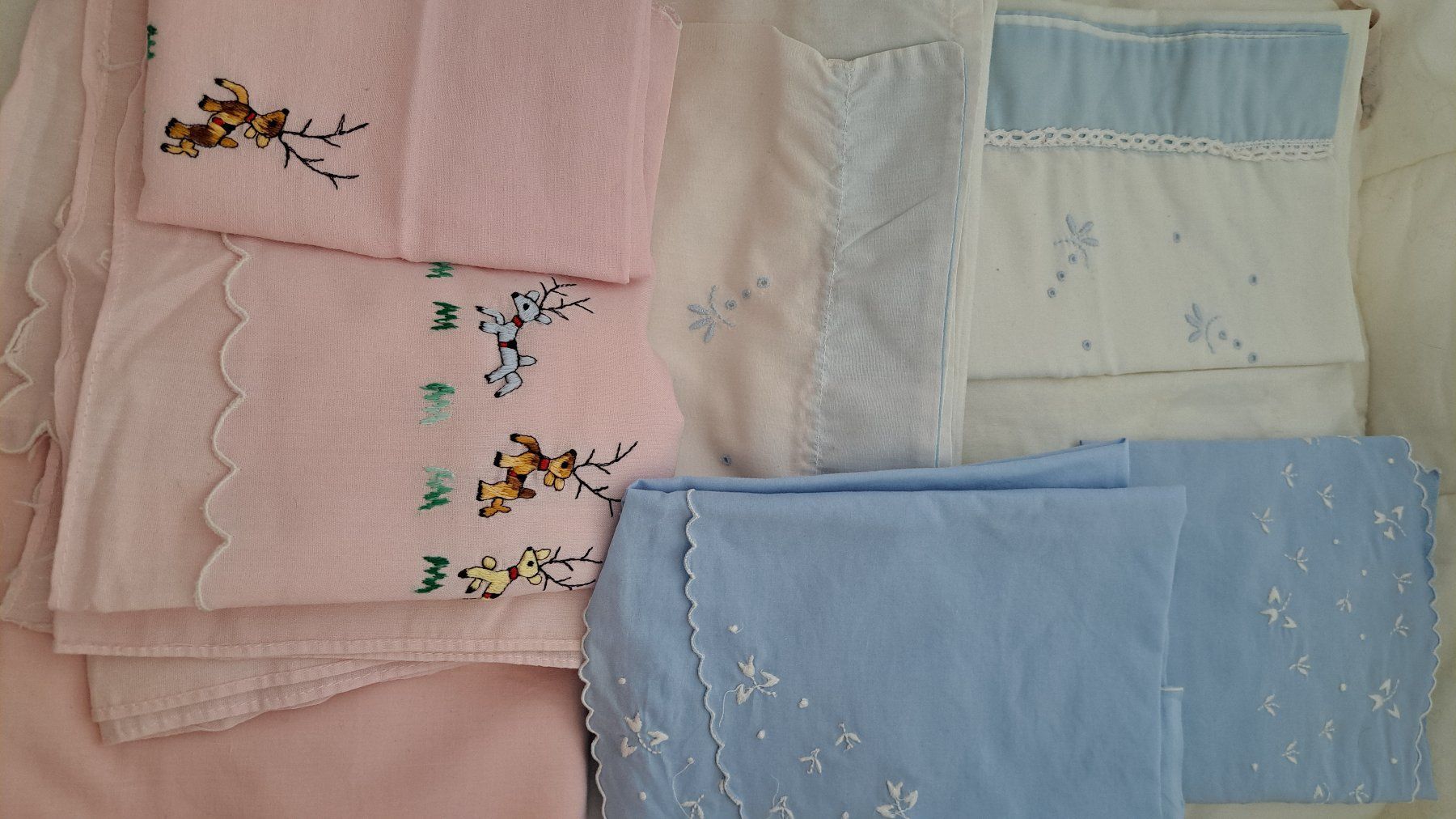 berceau vintage en bois à roulettes qui se balance (lit bébé (D ...