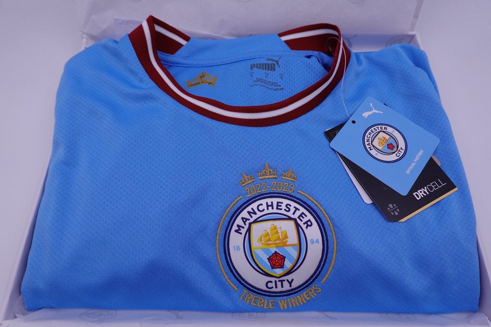 Puma Manchester City Treble Winners Commemorative Jersey. S (Neu ...