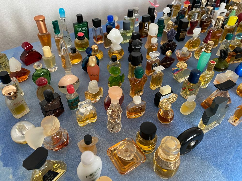 144 Mini Parfüms aus 80er und 90er Jahre | Kaufen auf Ricardo