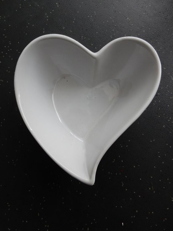 ältere herzförmige Schale Keramik weiss HERZ (Gebraucht) in Jona für CHF 2 – mit Lieferung auf ...