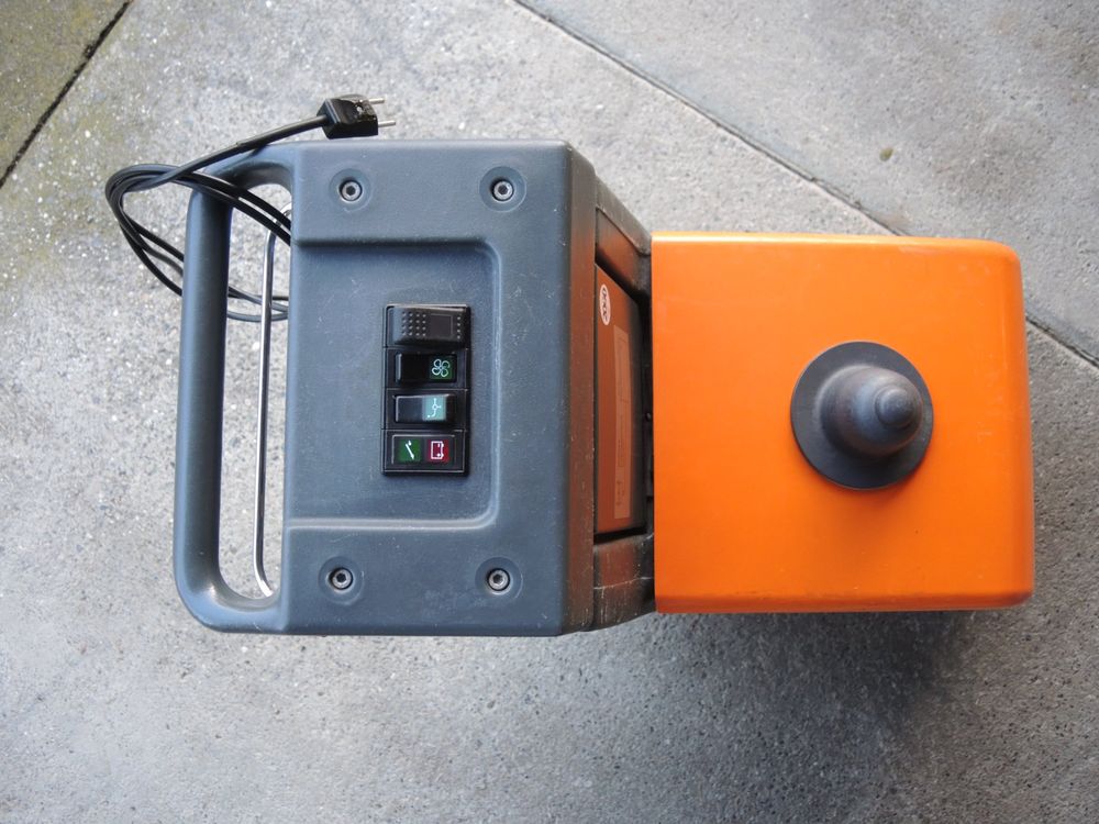 Taski Combimat 600 Scheuersaugmaschine/mit Akku/i.O/ab 1.- (Gebraucht ...