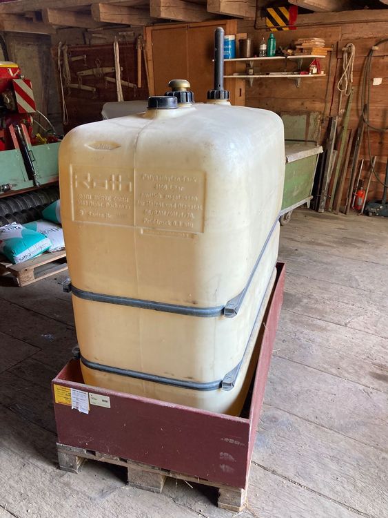 Dieseltank 1100 L, Roth Polyaethelen Tank mit auffangwann | Kaufen auf ...