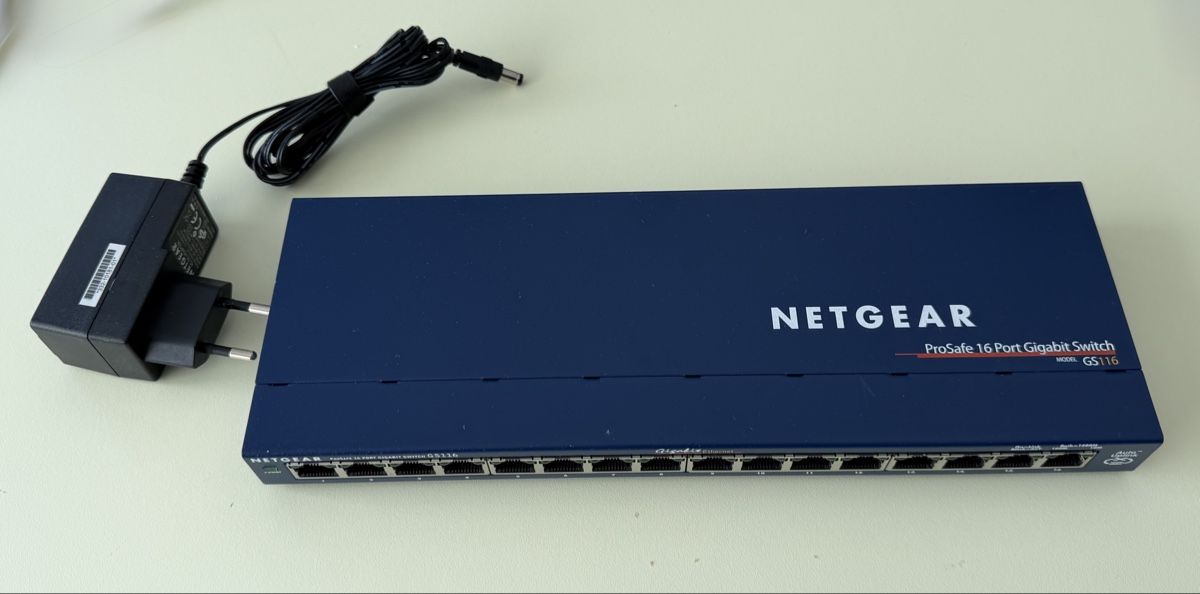 Netgear ProSafe 16 Port Gigabit Switch GS116 - Top! (Gebraucht) in ...